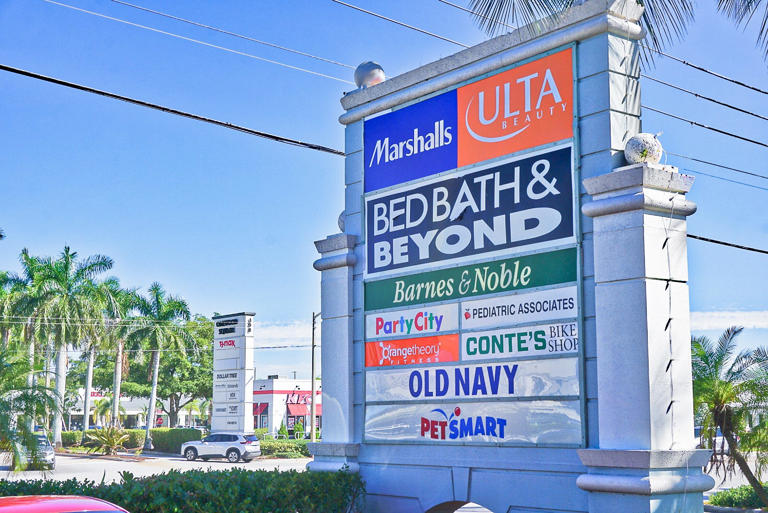 Best holiday shopping in Boynton: Congress Avenue restaurants, stores