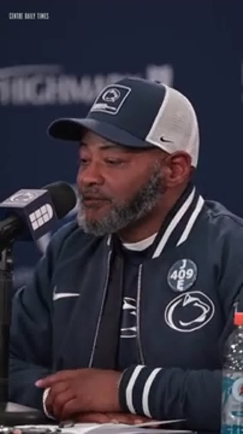 Coach Terry Smith wears pin to acknowledge Joe Paterno