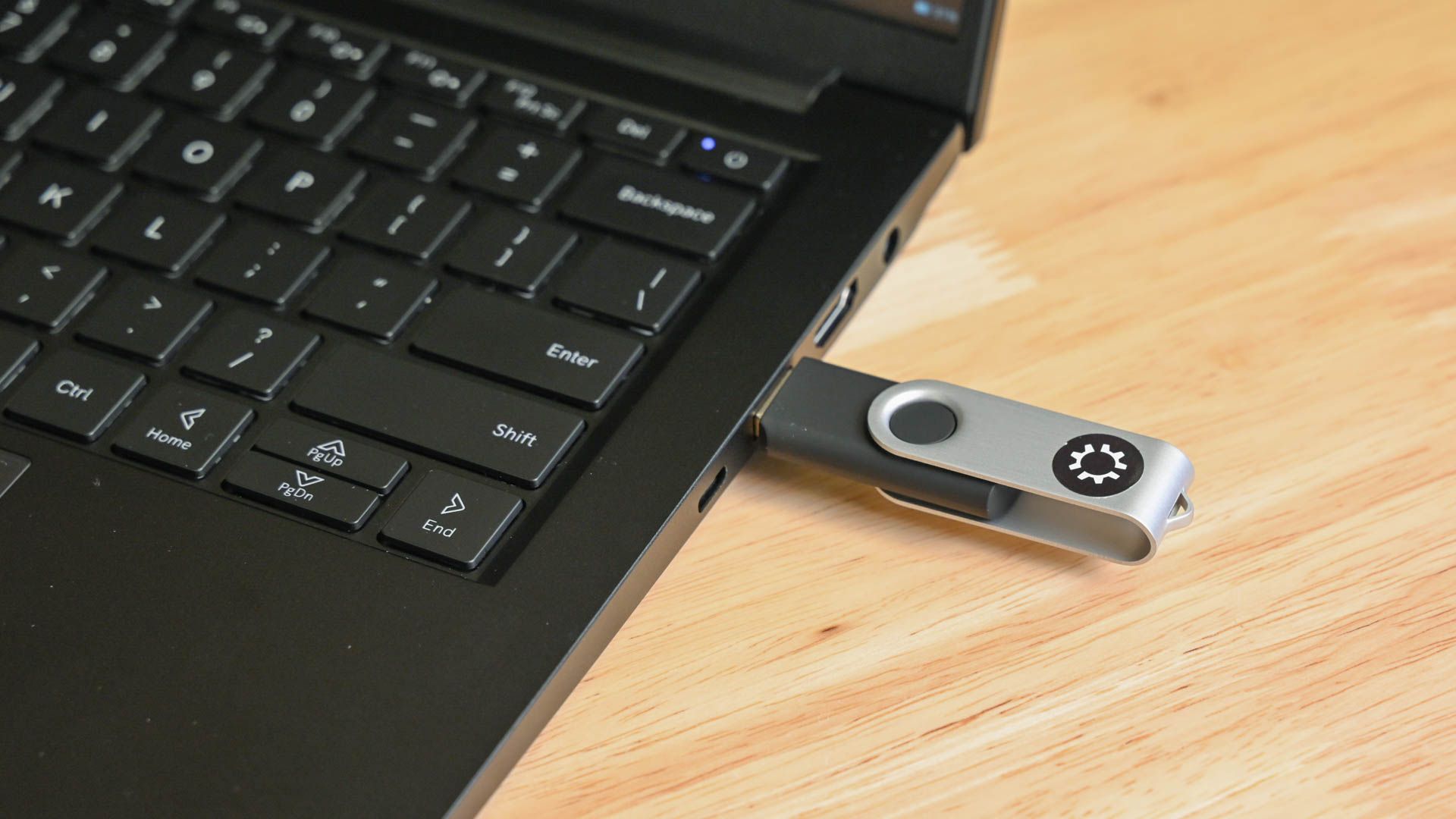 Stop trusting the cloud: Why I still carry a flash drive in 2025