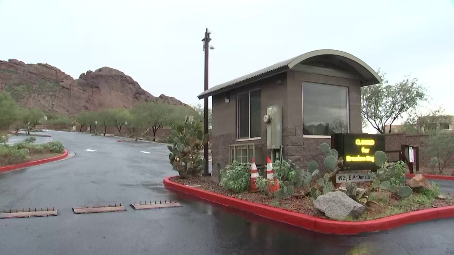 Popular hiking trail at Camelback Mountain closes for erosion risk