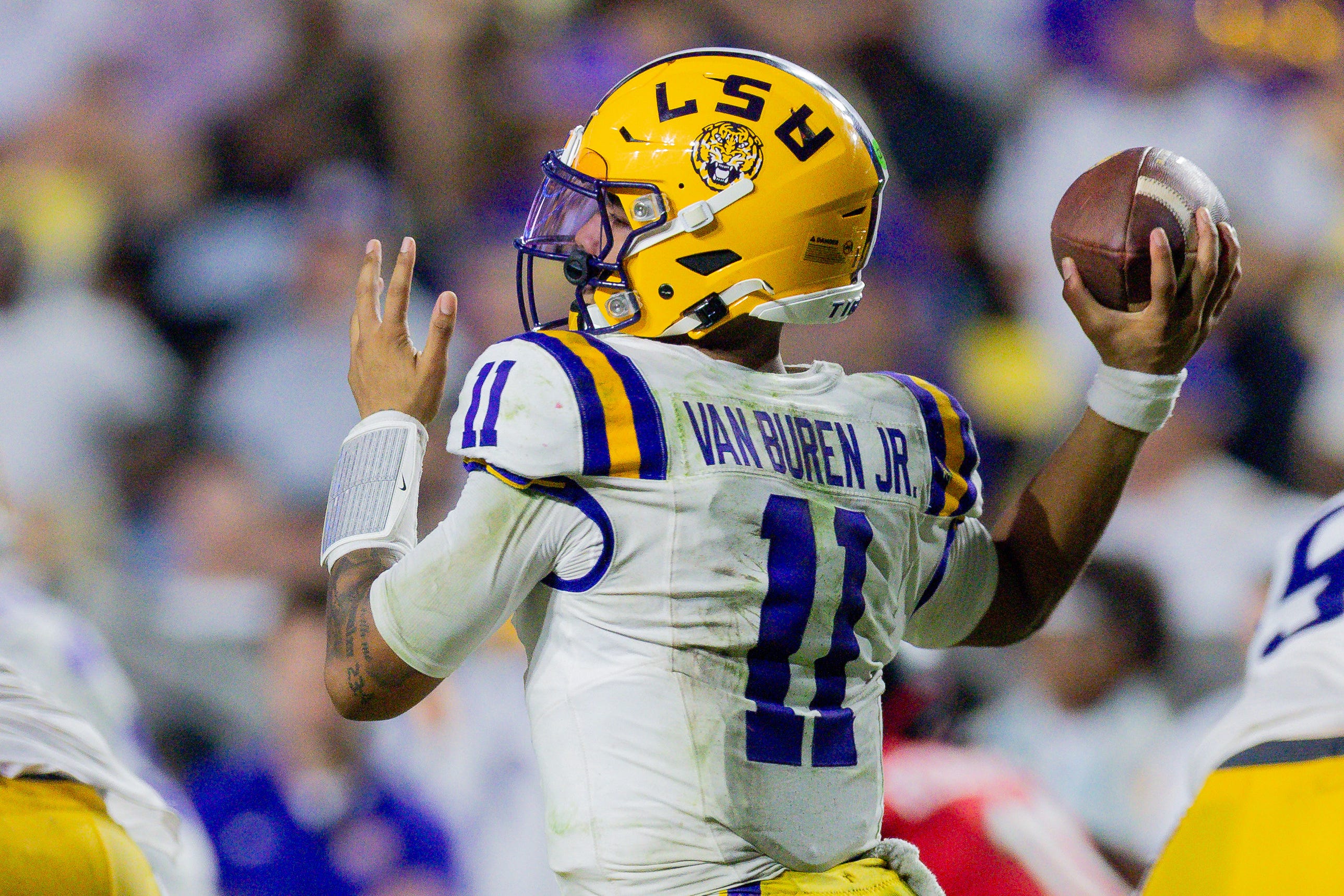 LSU Tigers expected to start backup QB in season finale vs. Oklahoma