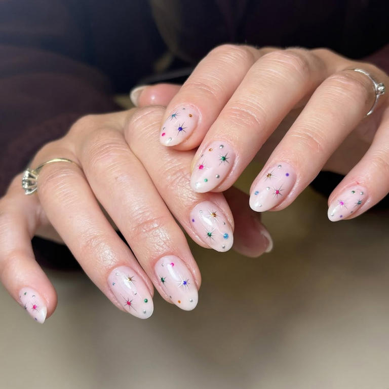 5 nail arts που θα σε βάλουν από τώρα σε γιορτινό mood και όχι δεν ...