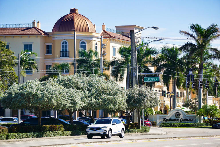 Holiday shopping: Boynton's Congress Avenue dining, shops and services