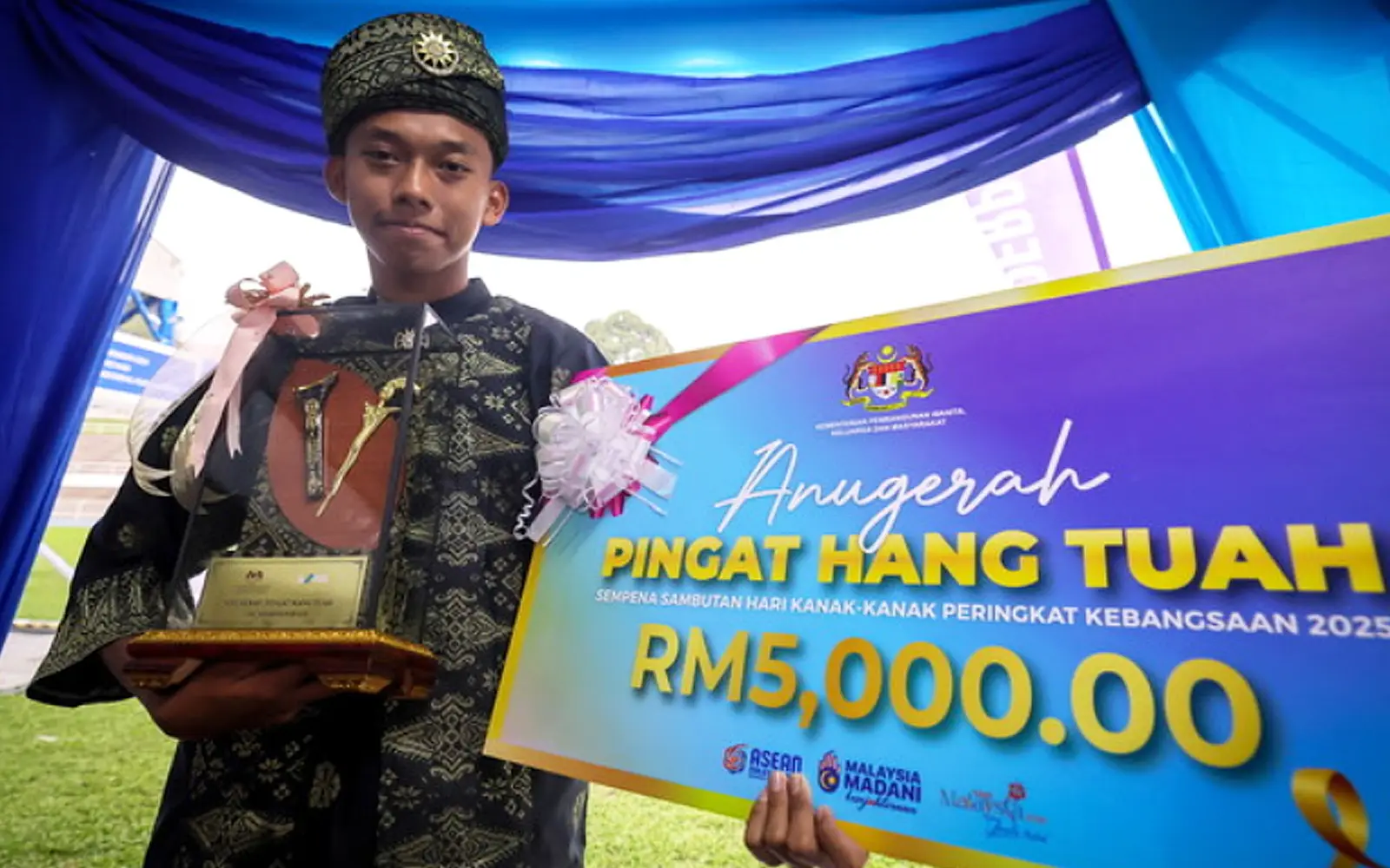 14-year-old gets hero’s award for rescuing disabled uncles from fire