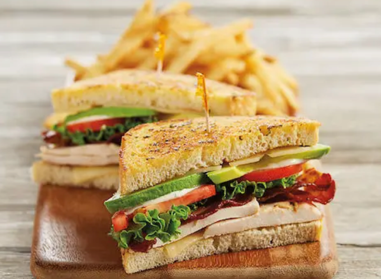 5 Chain Restaurants Fans Say Nail the Classic Club Sandwich