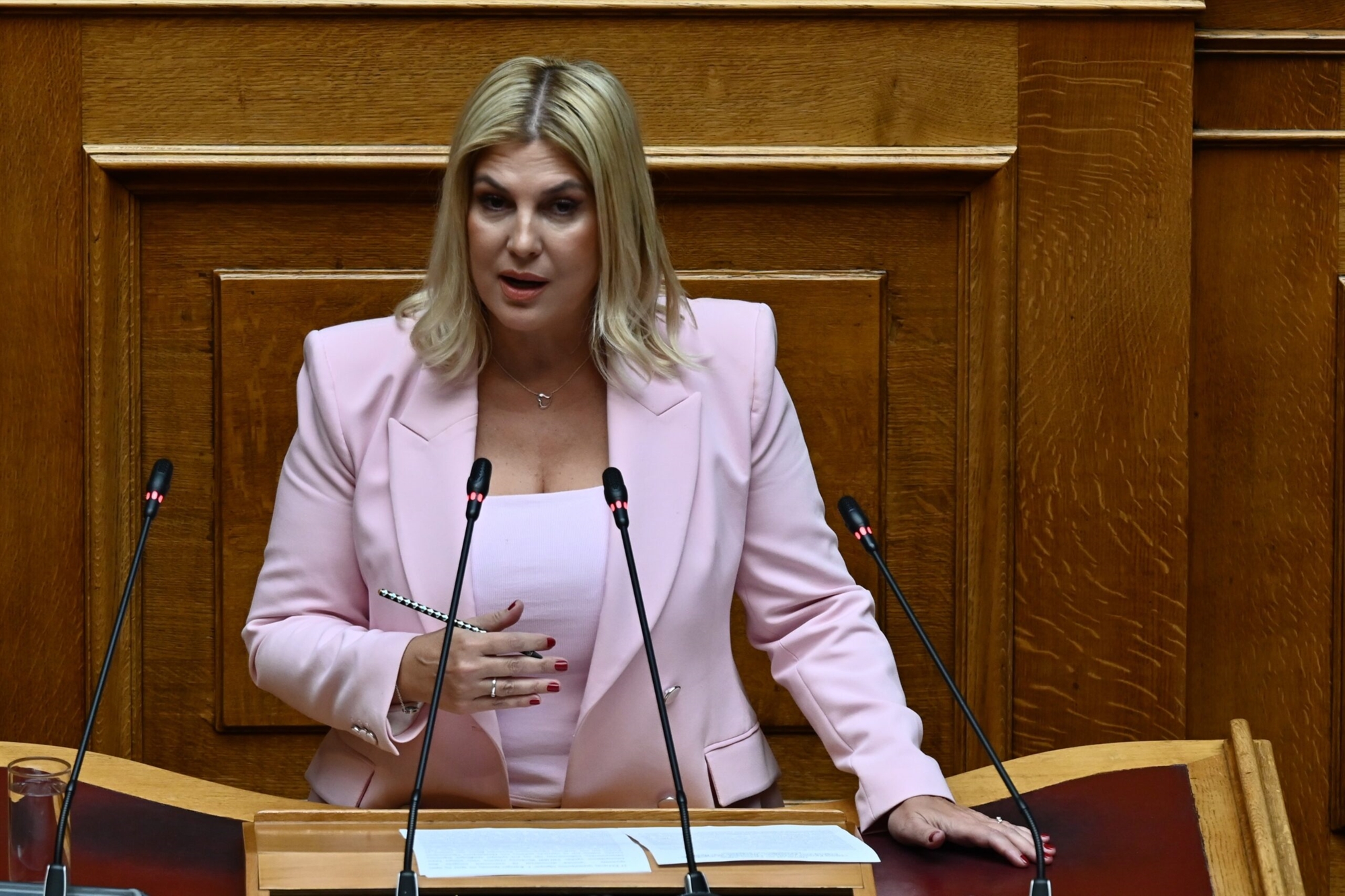 Η άνιση πίεση του ΠΑΣΟΚ