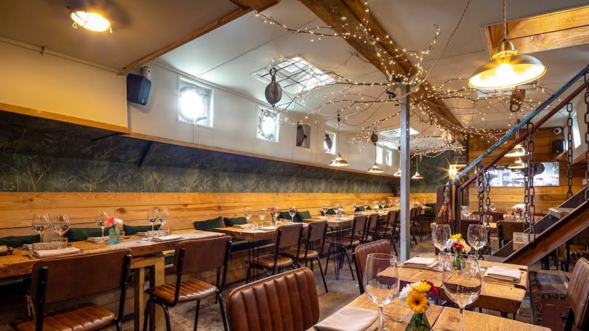 10 best spots for Sunday roasts in the UK named with locations in ...