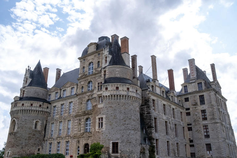 15 Real Cases Of Haunted Houses That Will Have You Sleeping With The ...