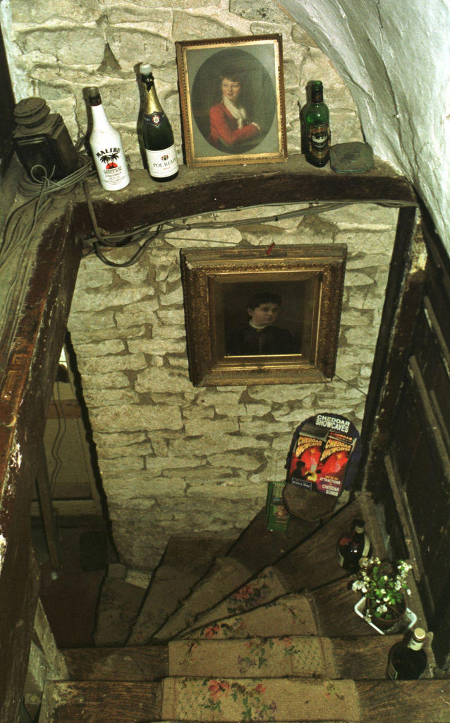 15 Real Cases Of Haunted Houses That Will Have You Sleeping With The ...