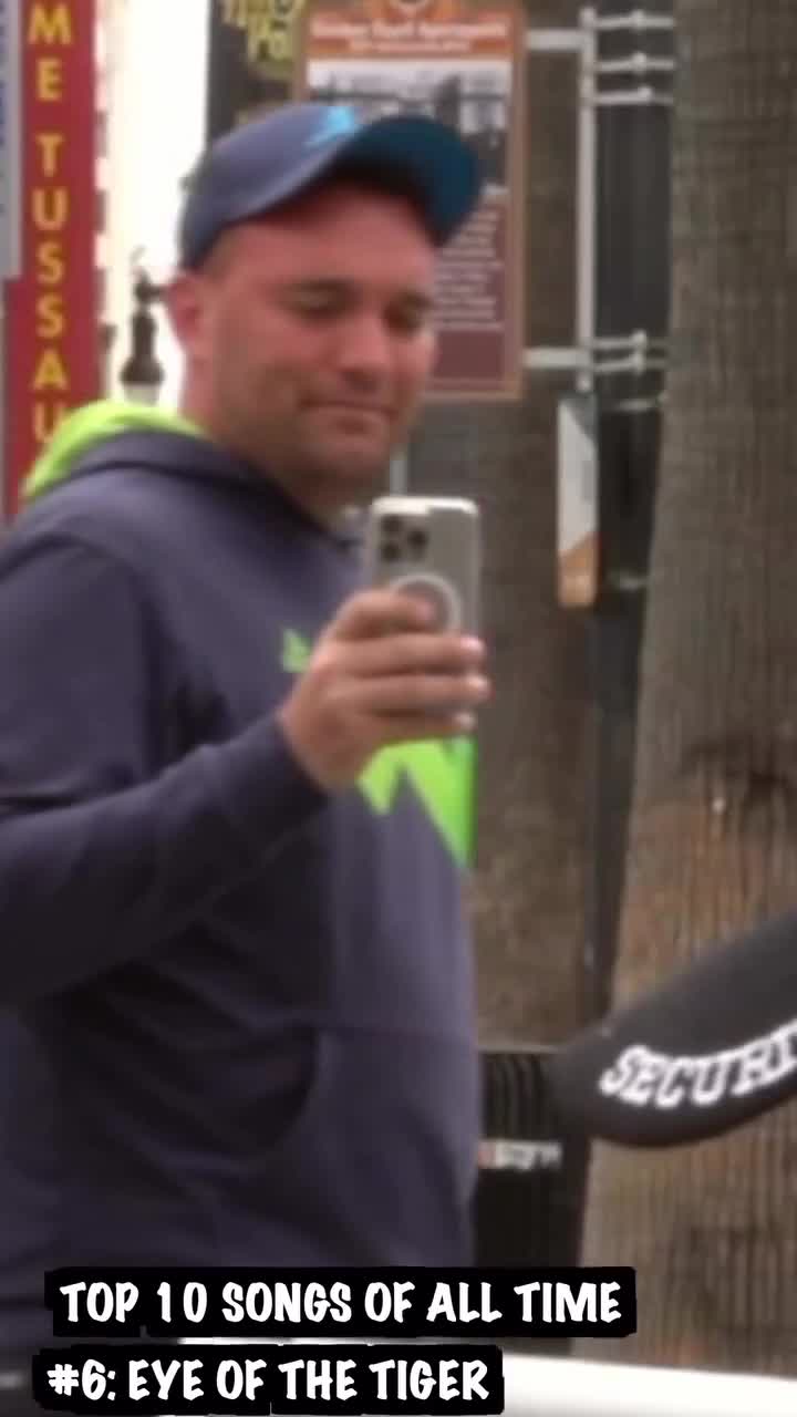 Watch these public reactions to a stunning piano cover