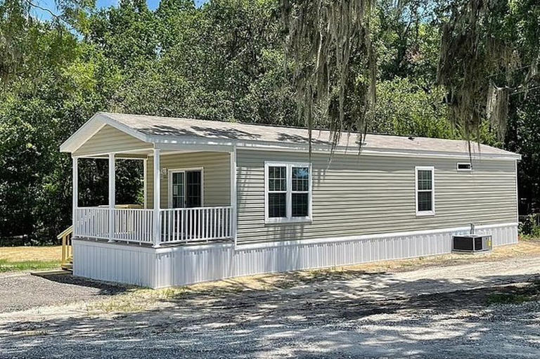 Brit flew to US to be 'stabbed to death' in weird fetish but film shows ...