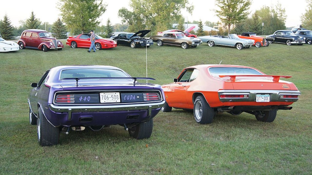 9 defunct car brands Americans still miss