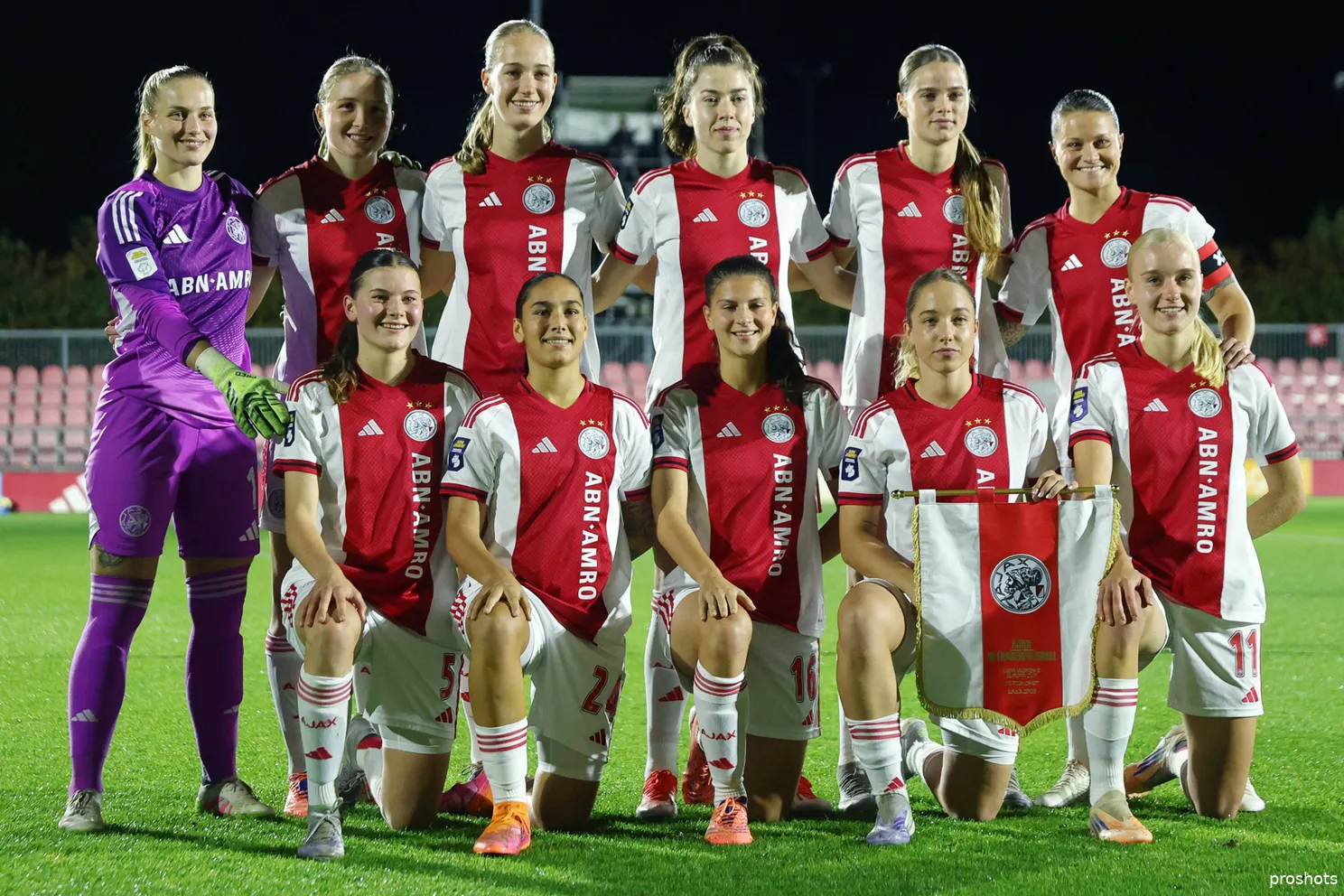 Ajax Vrouwen lijdt monsternederlaag op bezoek bij PEC Zwolle en ziet ...