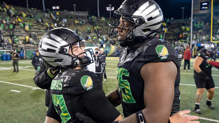 Oregon Coach Dan Lanning Updates Isaiah World's Injury Status After USC Win