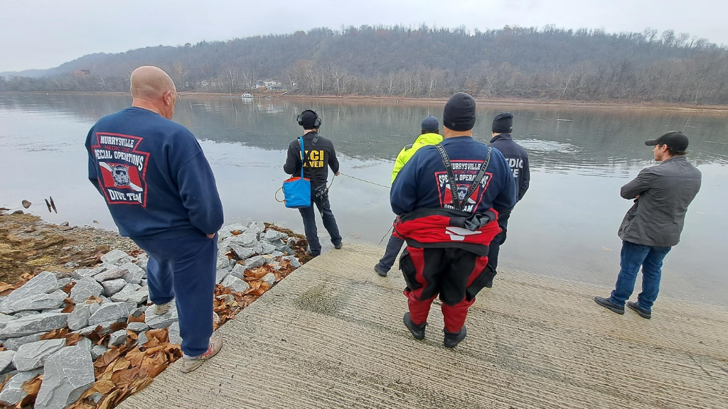 Dive team, several law enforcement agencies search for murder weapon ...