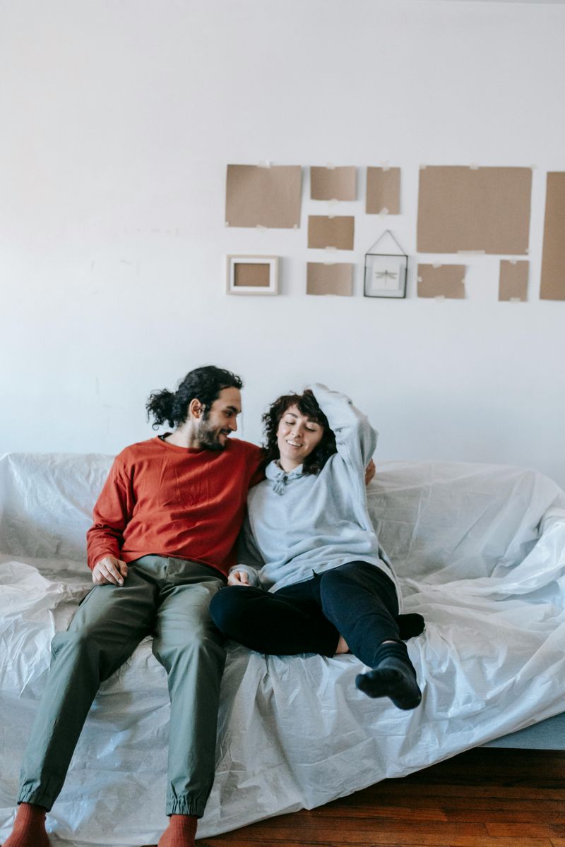 Men, Stop Giving These 7 "Bare Minimum" Gestures and Calling It Effort