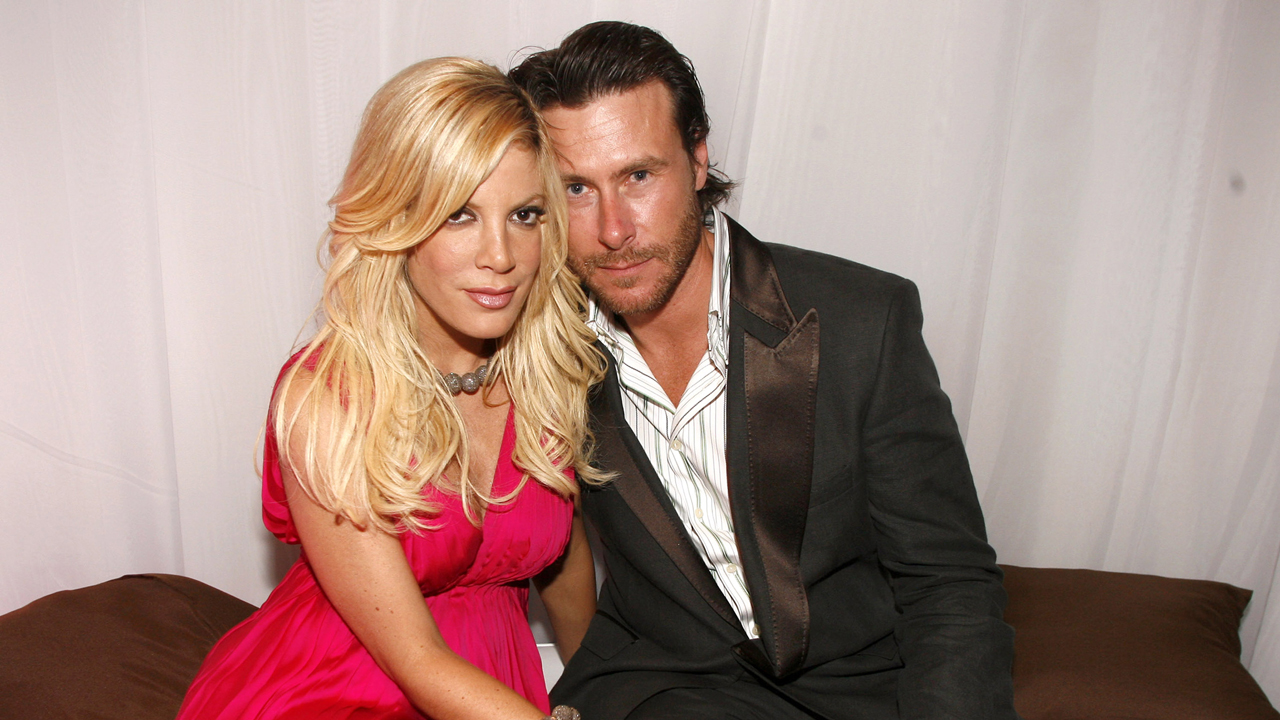 Tori Spelling, Dean McDermott’s divorce settlement reveals $1.7M in ...