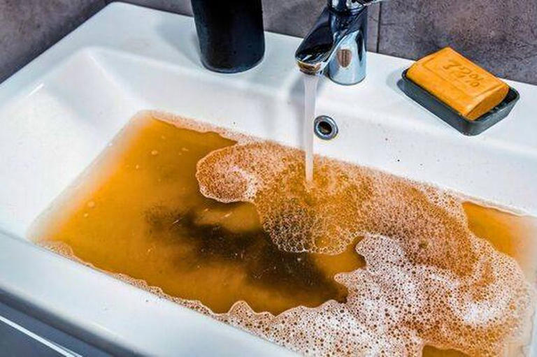 Clean smelly drains naturally using 1 common kitchen item