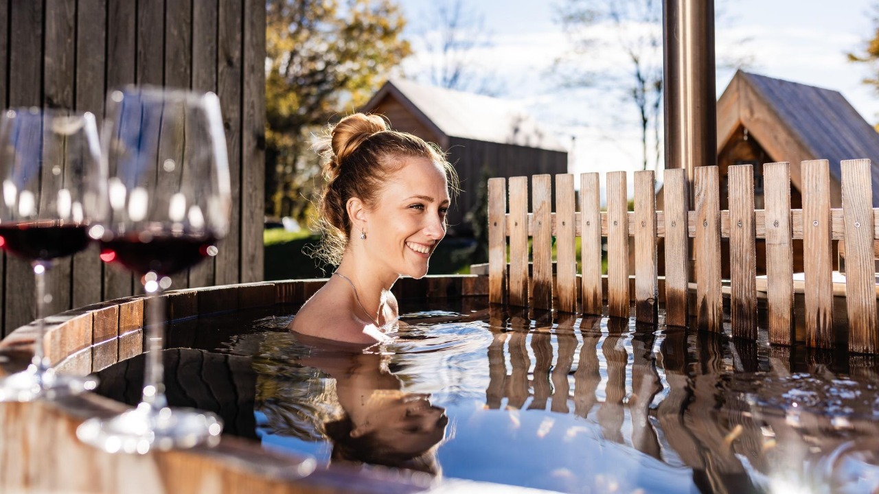 New research finds hot tubs offer benefits saunas don’t
