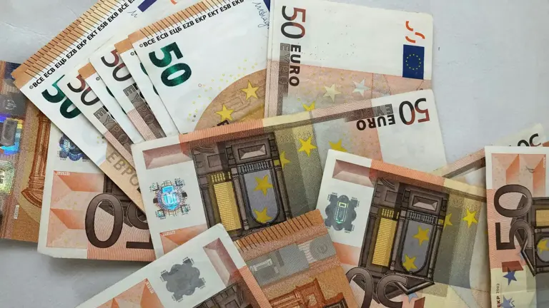 Hoeveel geld moet je eigenlijk sparen per maand? Dit is het advies van ...