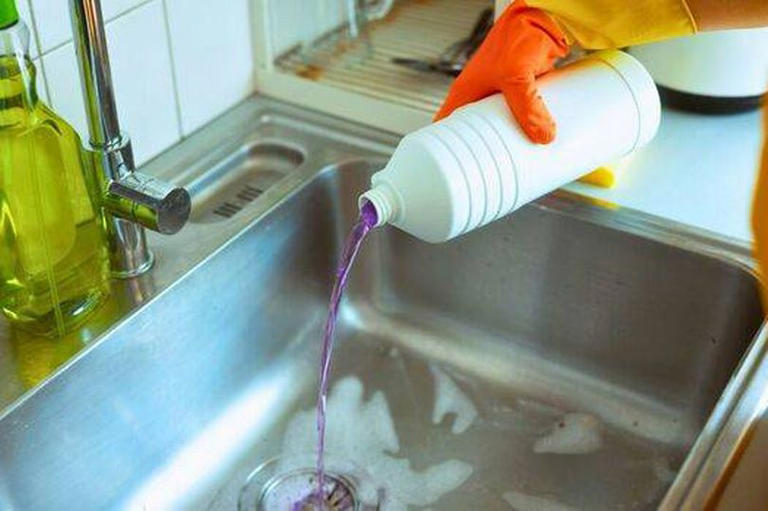 Clean smelly drains naturally using 1 common kitchen item