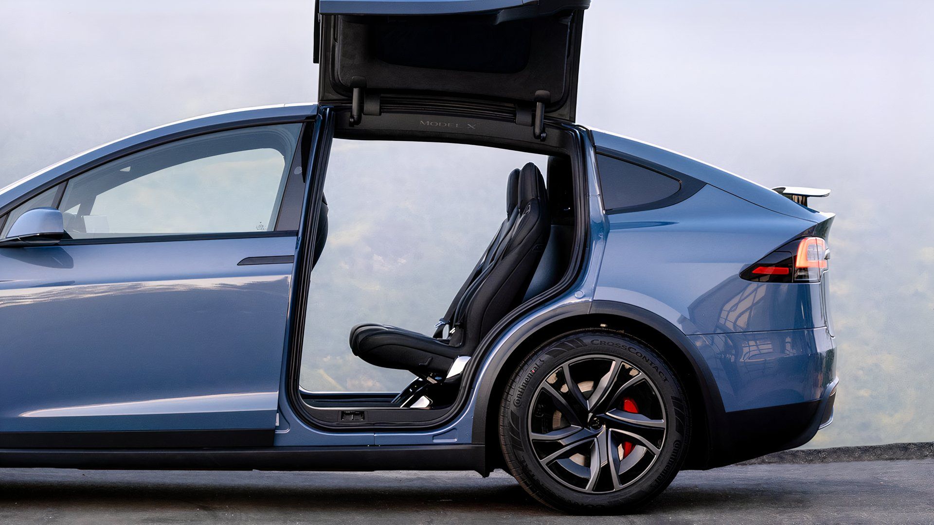 Ex-Tesla techs sound alarm on full self driving: They don't trust it