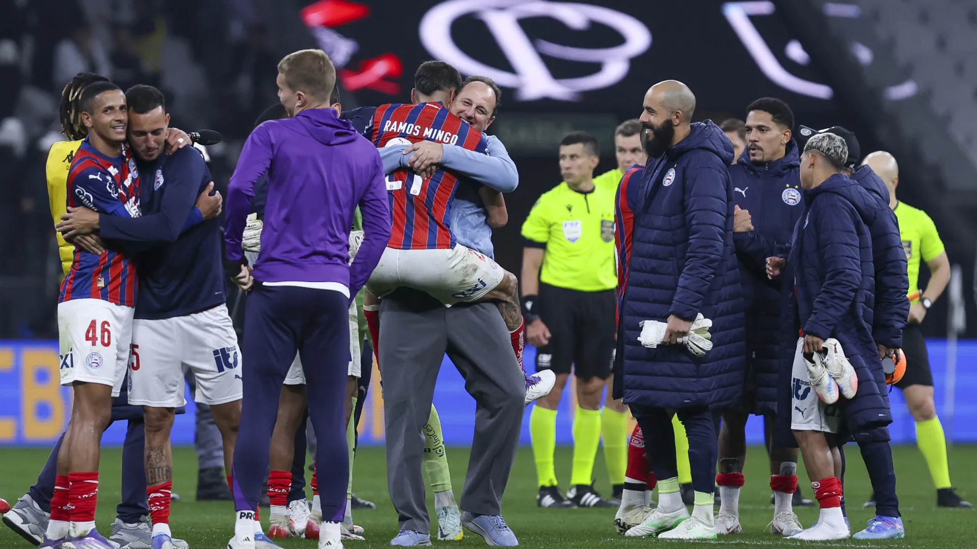 Mirando uma vaga na próxima Libertadores, Bahia recebe o Vasco