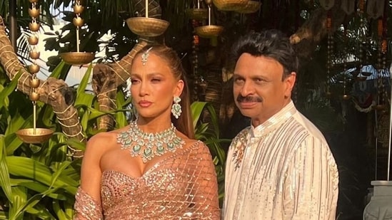 Jennifer Lopez goes desi, stuns in a shimmery saree for Netra Mantena's ...