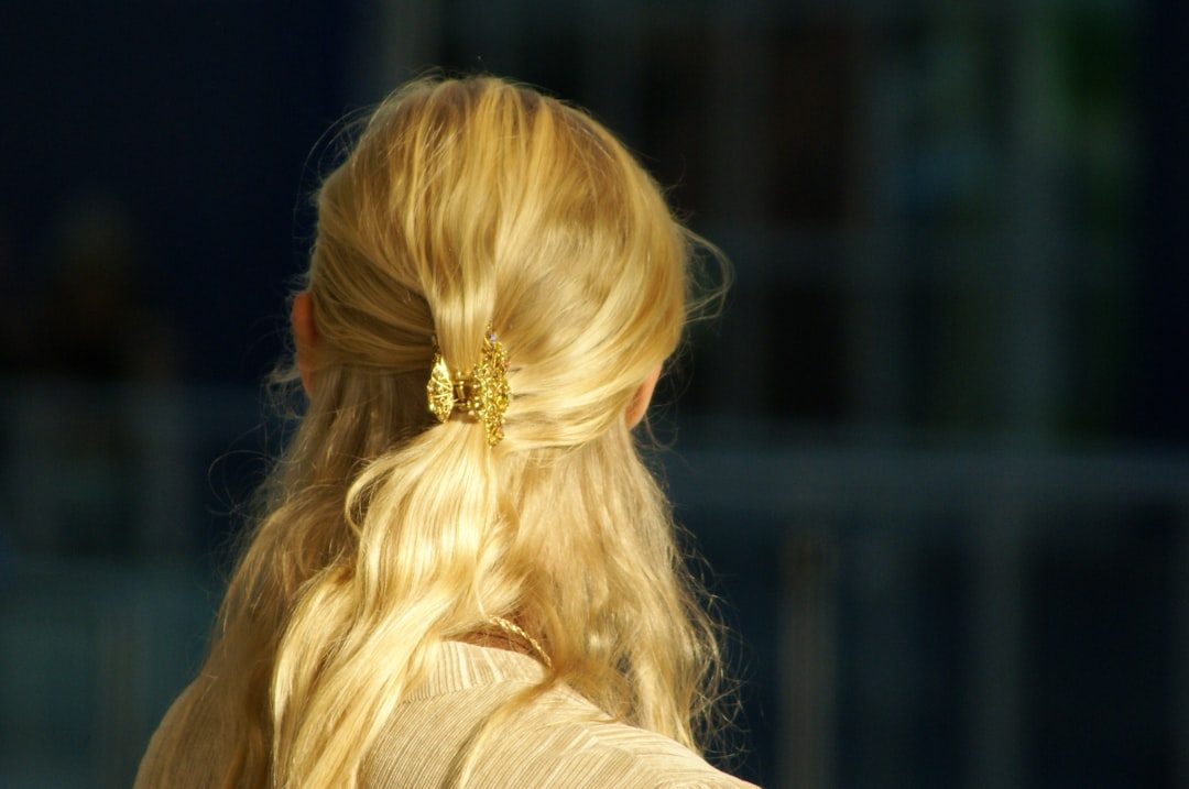 8 Hairstyles That Lift and Lengthen a Round Face Shape