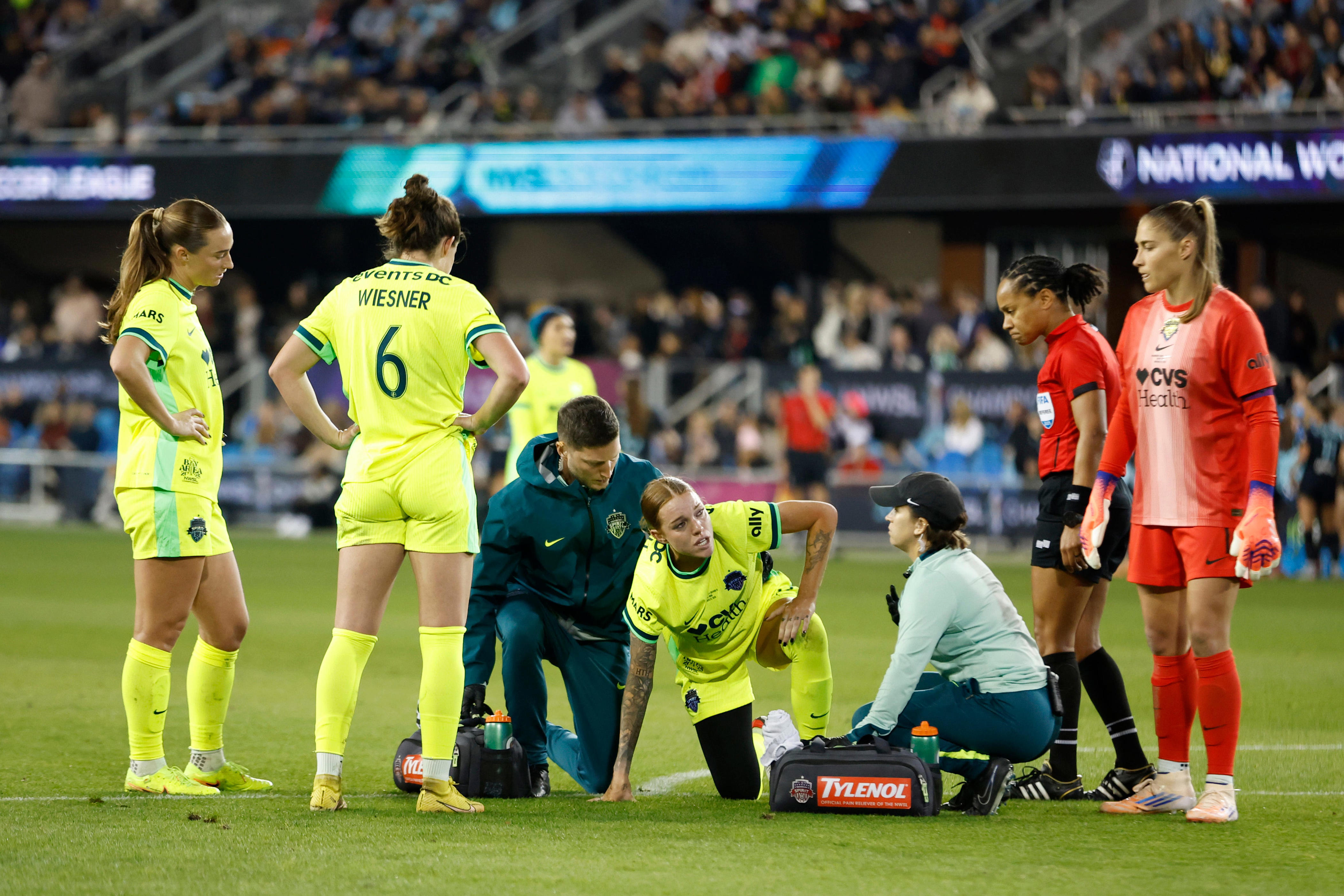 Spirit coach Gonzalez admits mistake with late Hershfelt sub