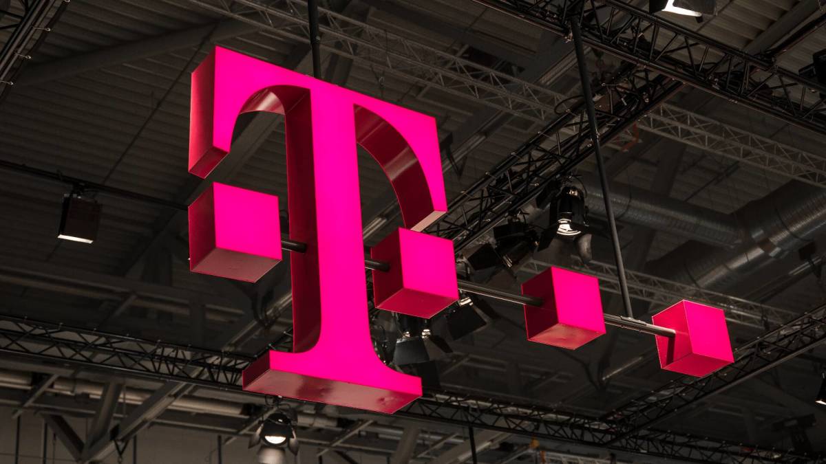 T-Mobile raises monthly bills, despite losing customers
