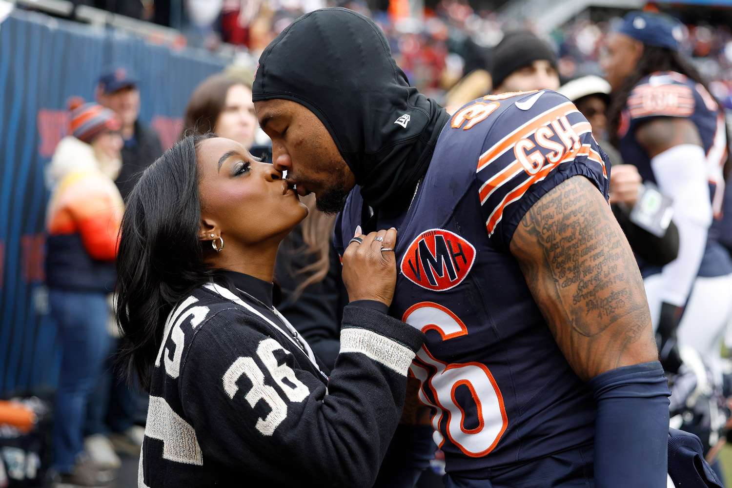 Simone Biles Goes Full Glam While Cheering Husband Jonathan Owens and ...