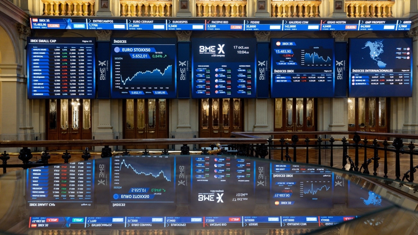 El Ibex 35 avanza un 1,8 % y marca un nuevo récord histórico en los 16. ...