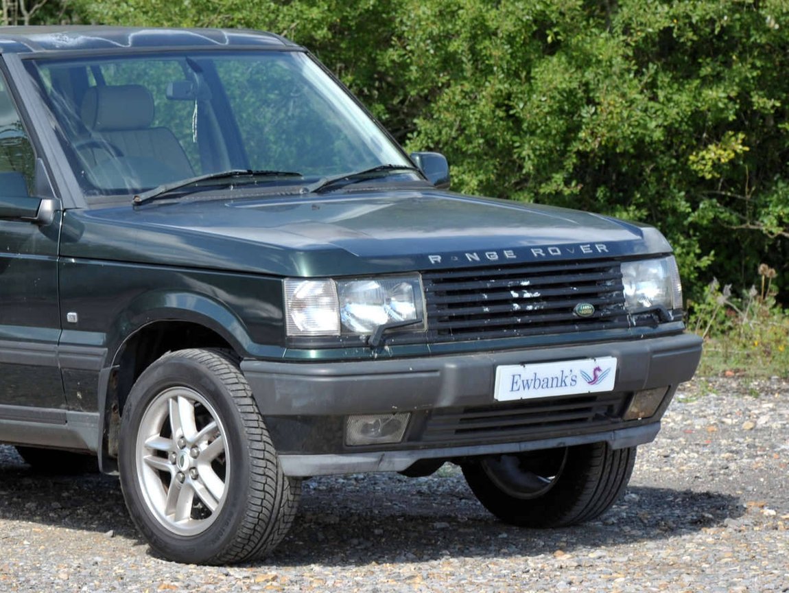 Range Rover of Queen Elizabeth II. Auctioned for 76,000 Euros