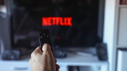 Netflix verhoogt prijzen: hoe duur zijn de abonnementen vergeleken met ...