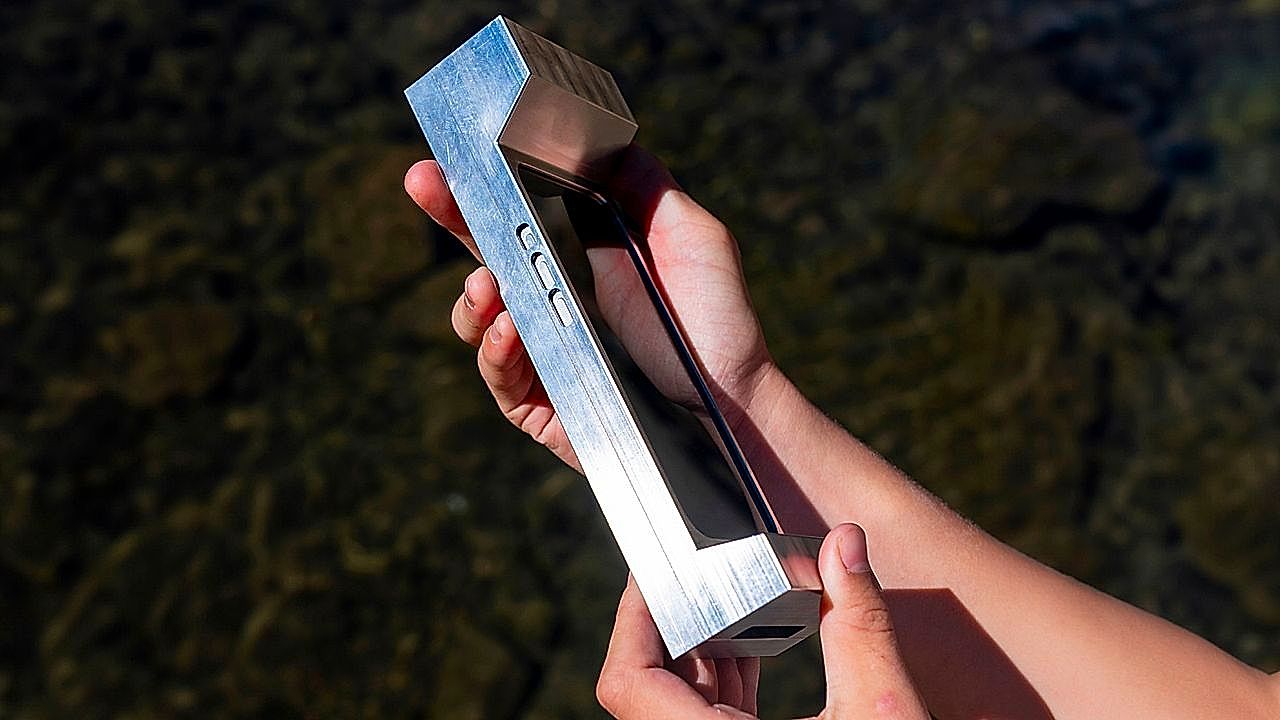 Creator invents six-pound phone case to fight screen addiction