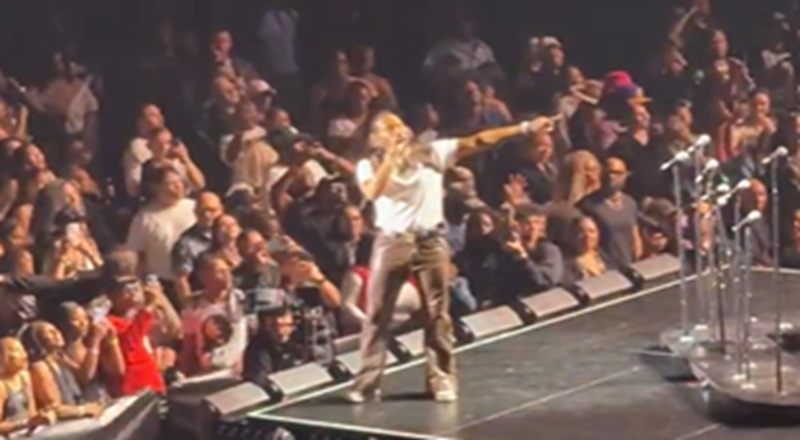 Mario thanks only Brandy during surprise “The Boy Is Mine” tour ...