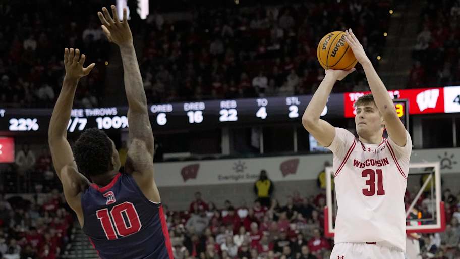 Wisconsin Badgers pick up votes in this week's AP Top 25