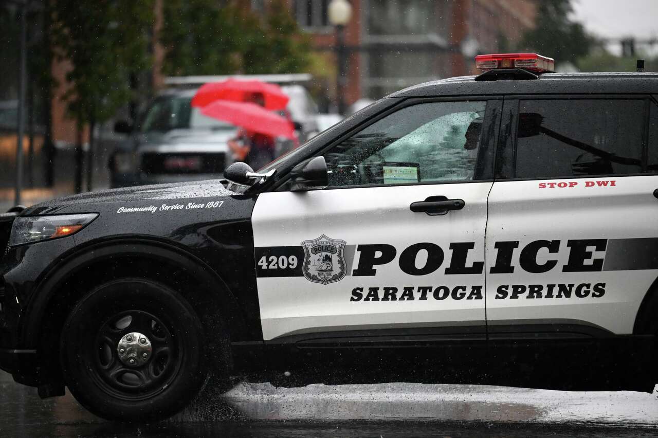 Man charged with robbery, threatening police at Stewart's Shop
