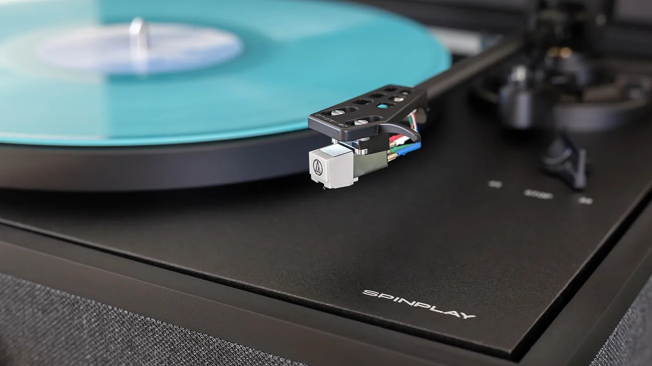 This Beautiful Turntable Has a Unique Design That Makes Listening to ...