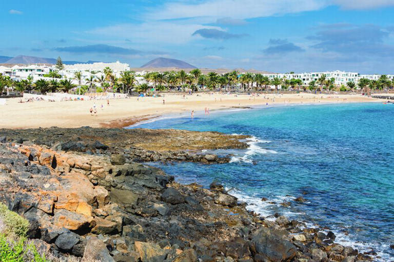 'Really lovely' Brit dies after horror fall from hotel balcony in ...