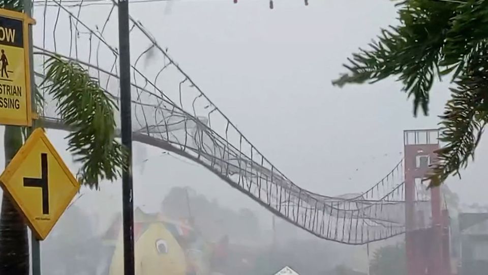 Typhoon slings suspension bridge in Philippines