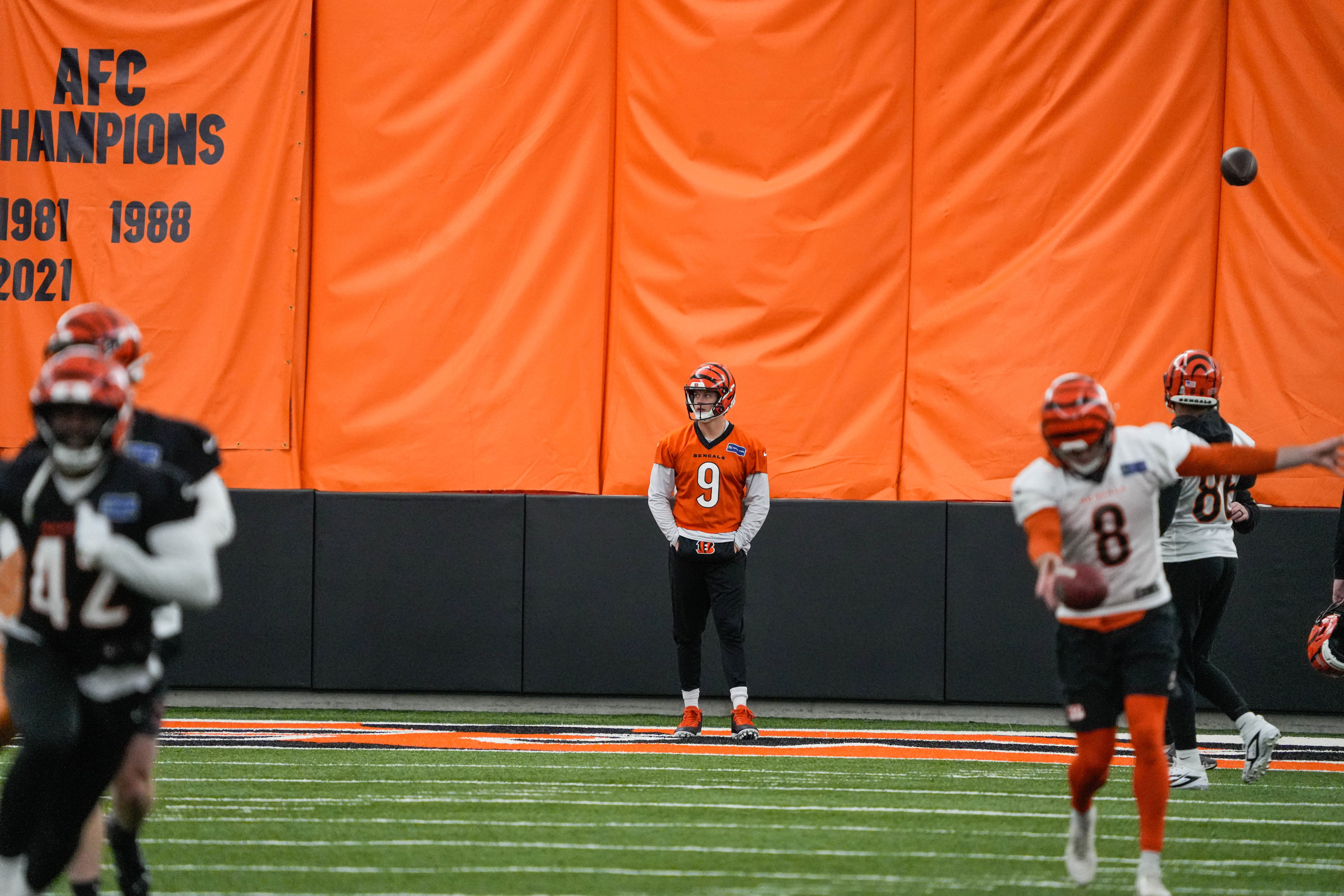 Joe Burrow does 11-on-11 work at Bengals' practice; Joe Flacco not throwing