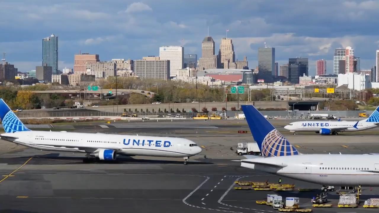 Trump demands air traffic controllers return to work as flight ...