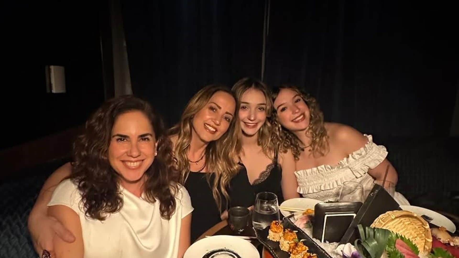 Andrea Legarreta, Mía y Nina Rubín se reunieron en Miami con la hermana ...