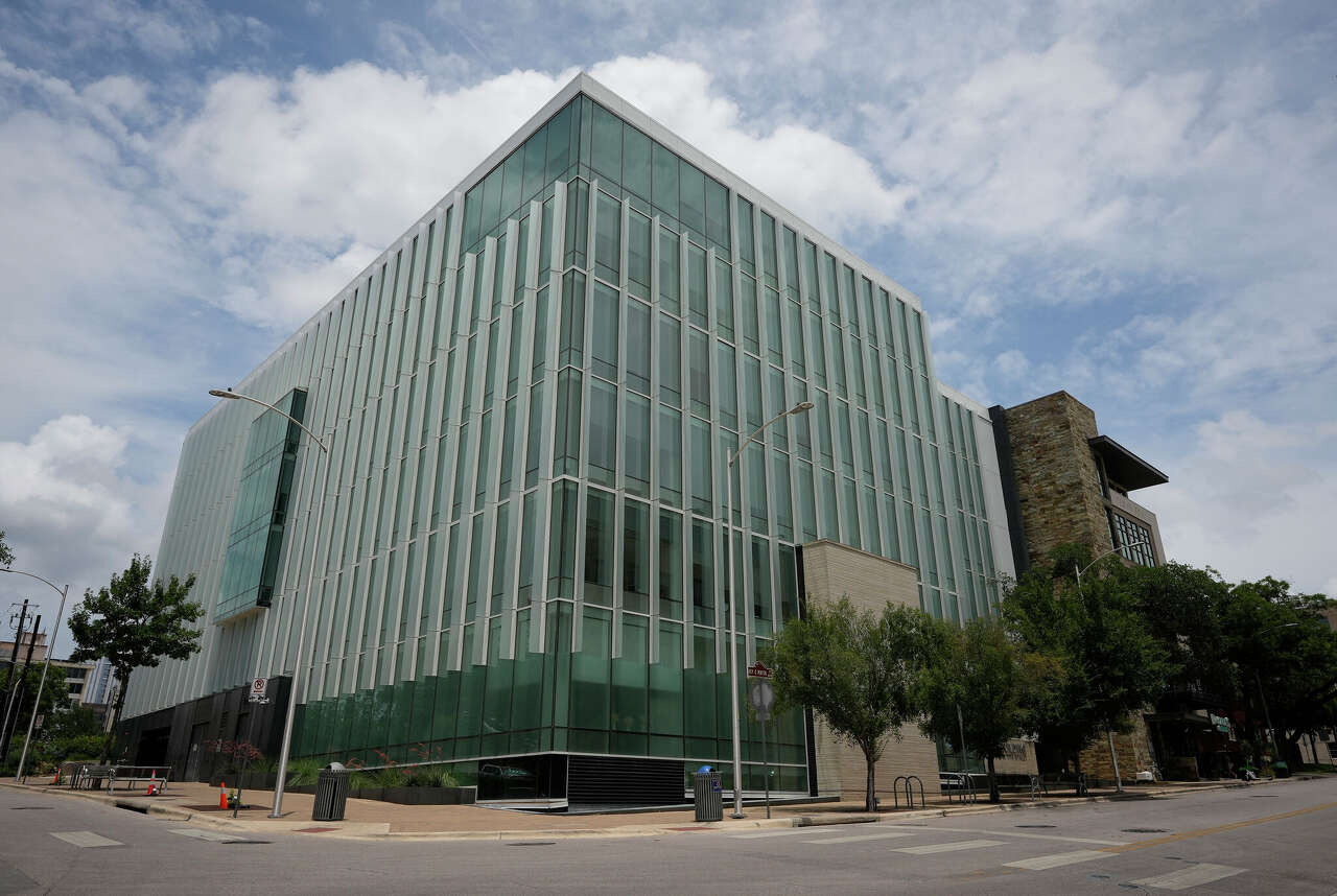 DA Garza to drop murder, deadly conduct charges against Austin police ...