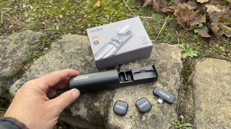 Godox C01 Kit2 review: a plug-and-play wireless mic for social-media ...