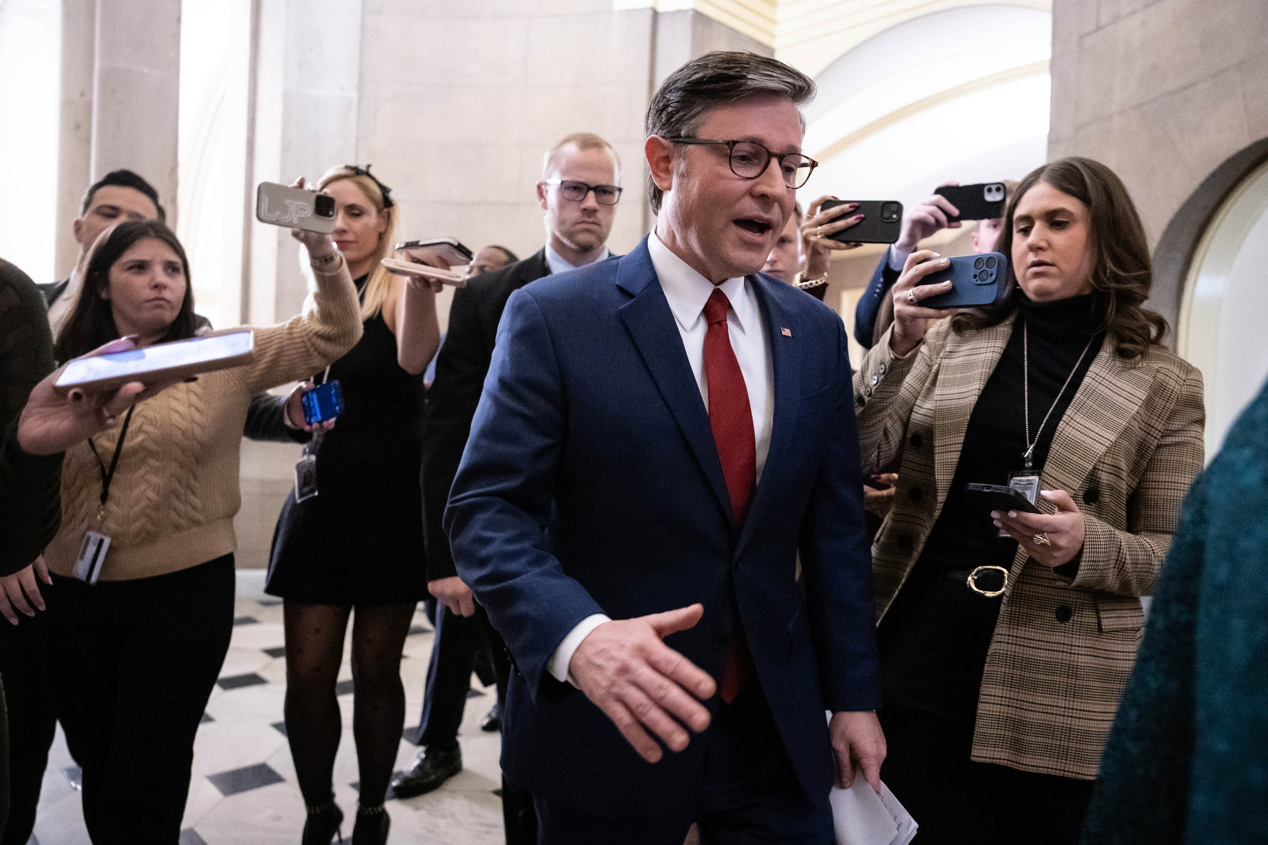 Shutdown Status Live Updates: Senate Passes Bill to Fund Government to ...