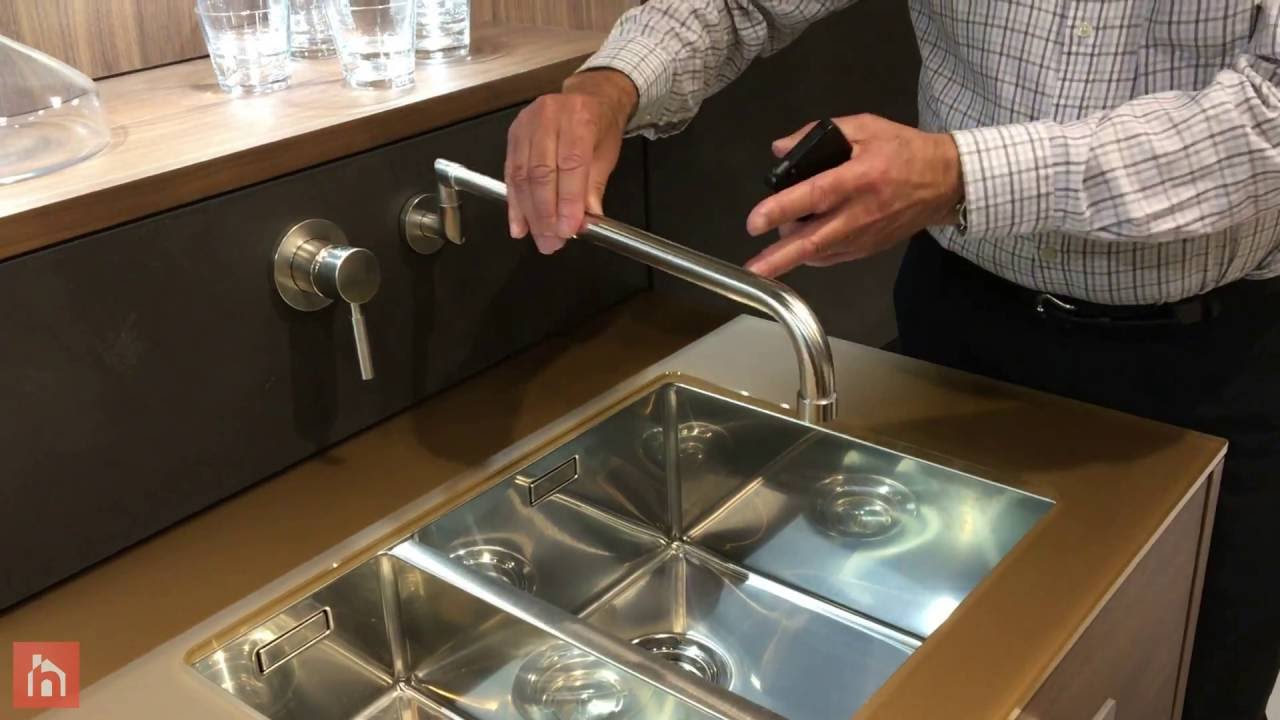 Leicht - wall mounted extendable kitchen faucet