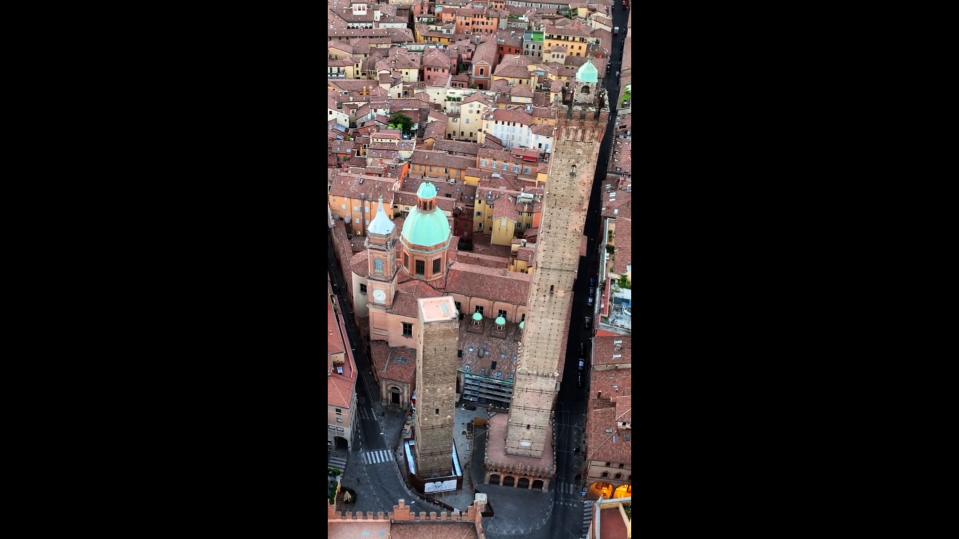 Bologne vue du ciel : les merveilles médiévales à travers les yeux d'un ...